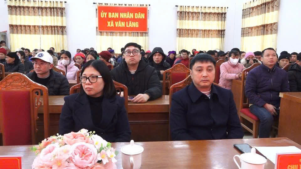 CÔNG TY TNHH DỊCH VỤ CAO CẤP CUỘC SỐNG VÀNG TẶNG 240 XUẤT QUÀ TẠI XÃ ...