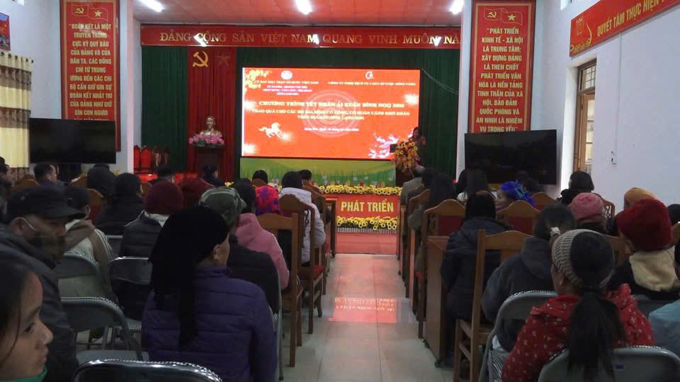 CÔNG TY TNHH DỊCH VỤ CAO CẤP CUỘC SỐNG VÀNG TẶNG 240 XUẤT QUÀ TẠI XÃ ...